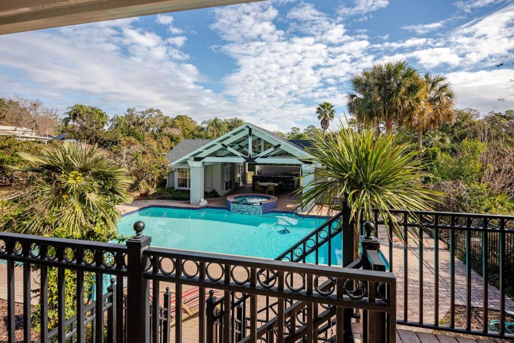 NEW Luxury Country Club Hot tub Gym Pool House Outdoor Kitchen EVENTS ...