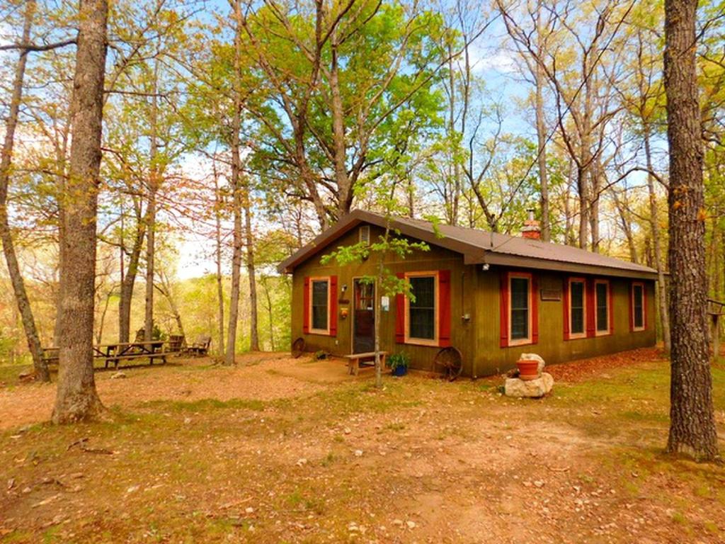 Remote Retreat Set in the Ozark Hills in Dixon, Missouri, Dixon (aktualisierte Preise für 2025)