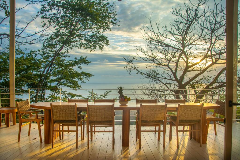 Casa Aliki, Luxury Beach Home with THE VIEW, Playa Santa Teresa ...