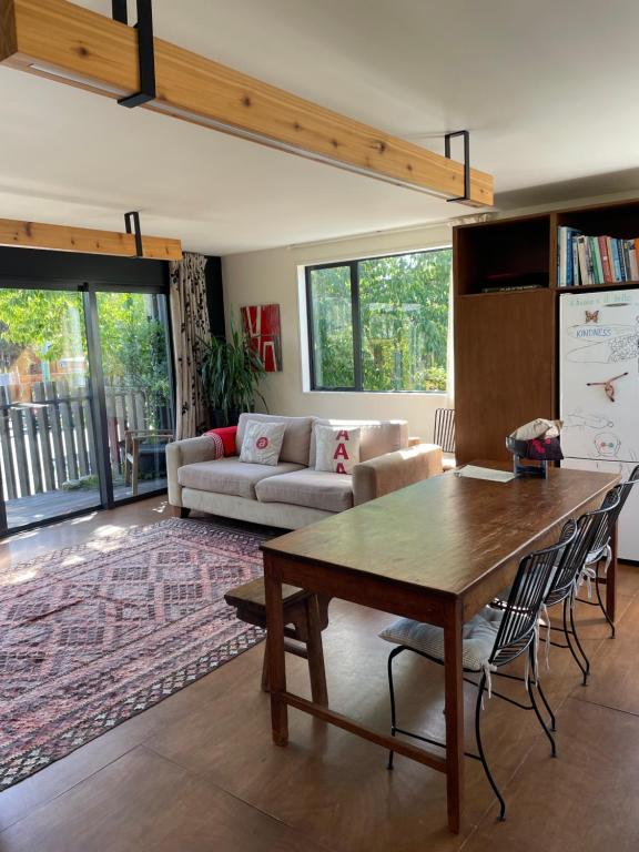 Fig Tree House, Albert Town (updated prices 2025)