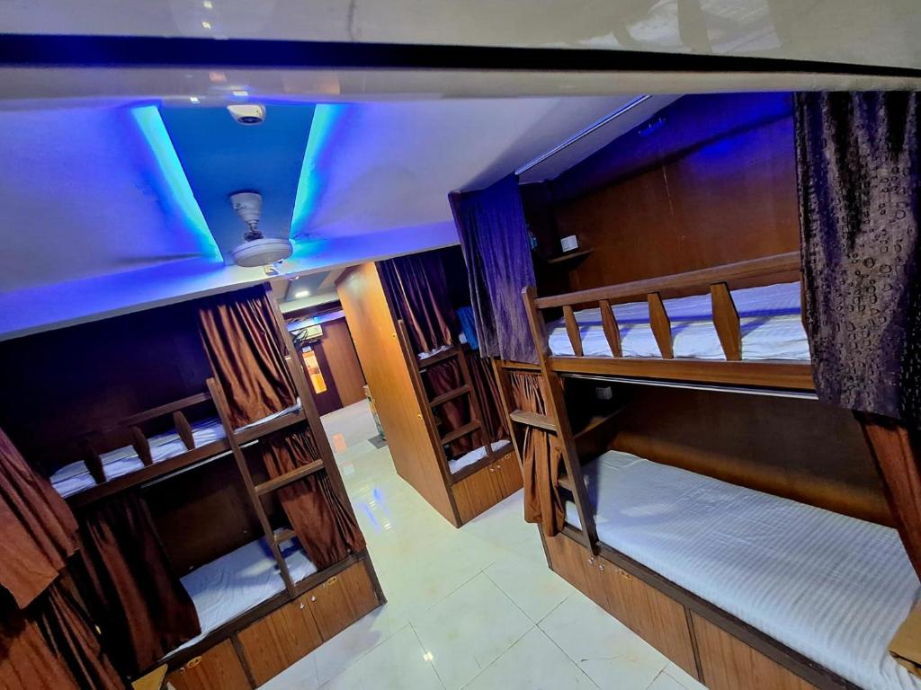 Neon Nest Dormitory Suits Asalpha Metro, Mumbai (updated prices 2026)