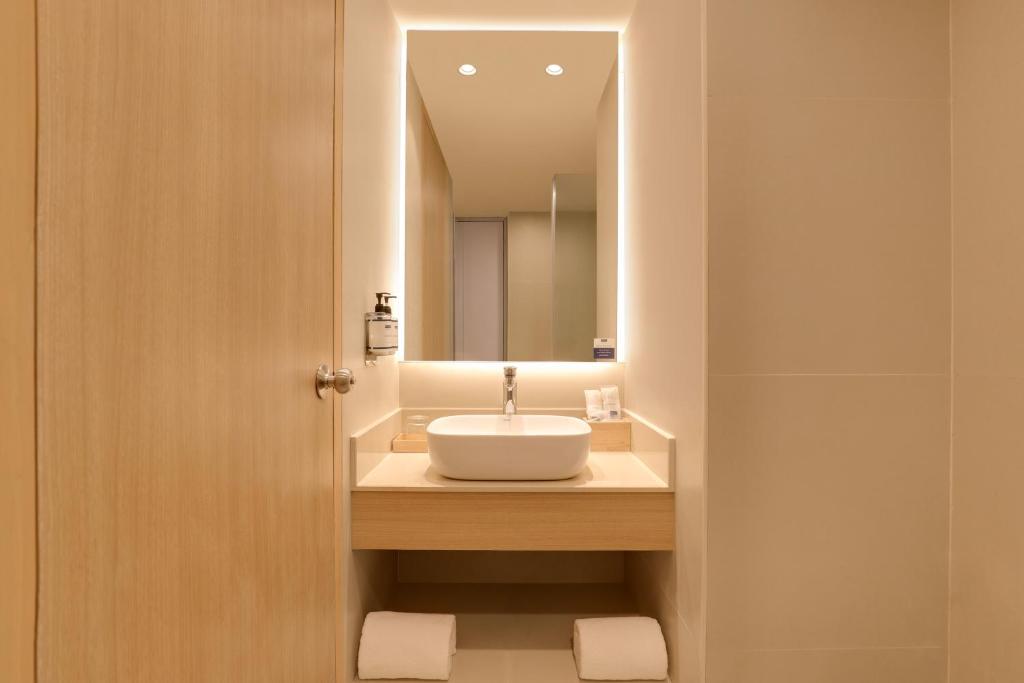 Keys Select by Lemon Tree Hotels, Hosur Road, Bengaluru, Bangalore ...