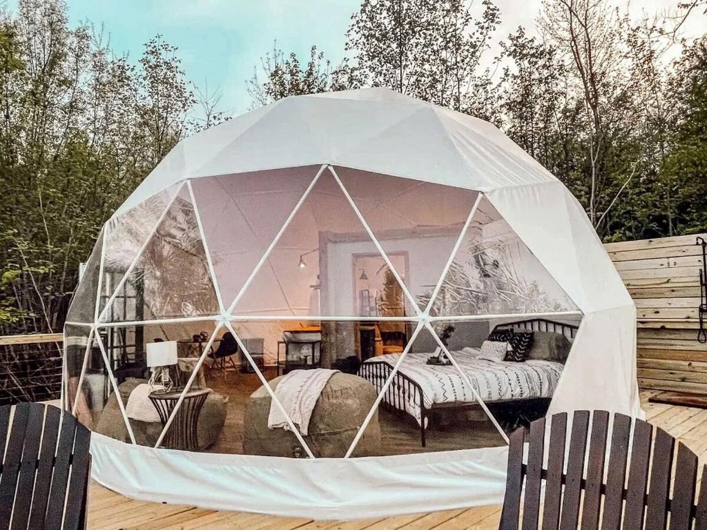 Luxury Fully Equipped Dome with Hot-Tub and Impressive Deck in ...