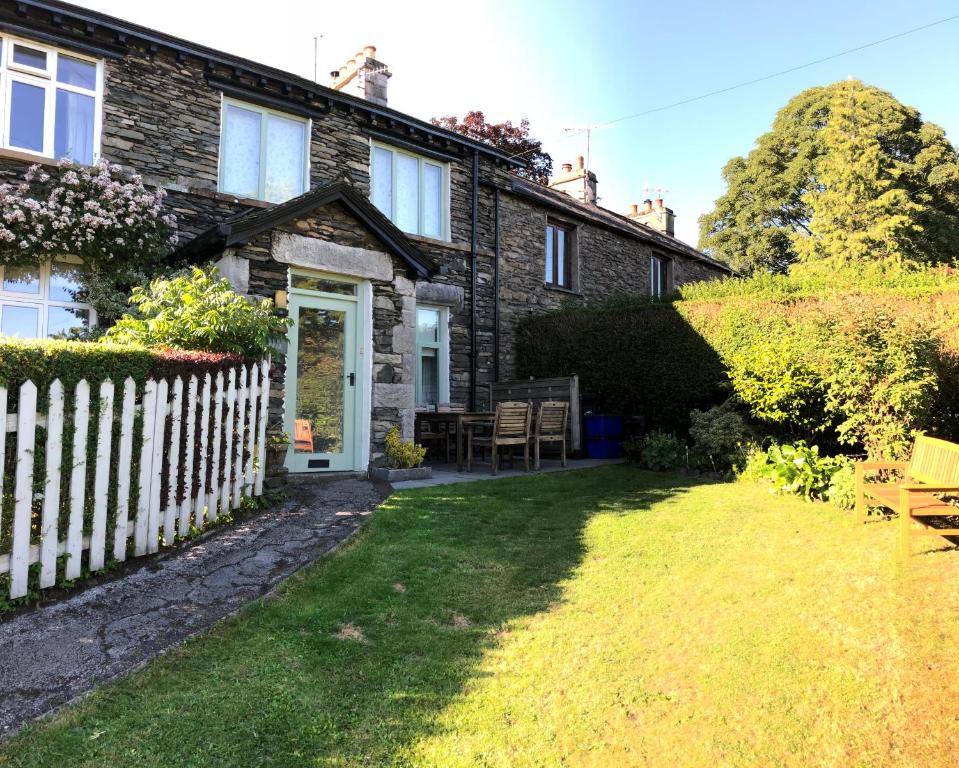 Ashdene Cottage with secure 'sun trap' garden، كندال (أسعار محدثة لعام ...