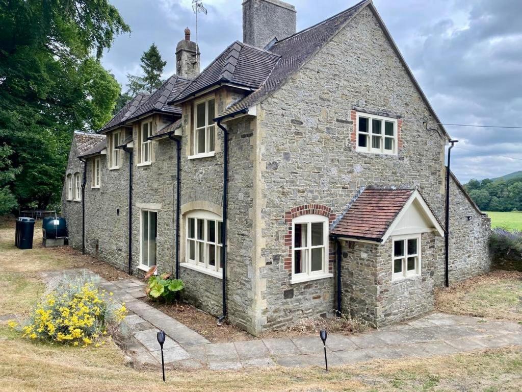 4 bed cottage Breath-taking views Sleeps 8, Presteigne (updated prices ...