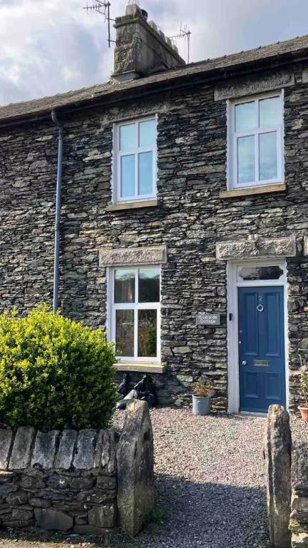 Riverside Cottage with secure bike storage, Staveley (updated prices 2026)
