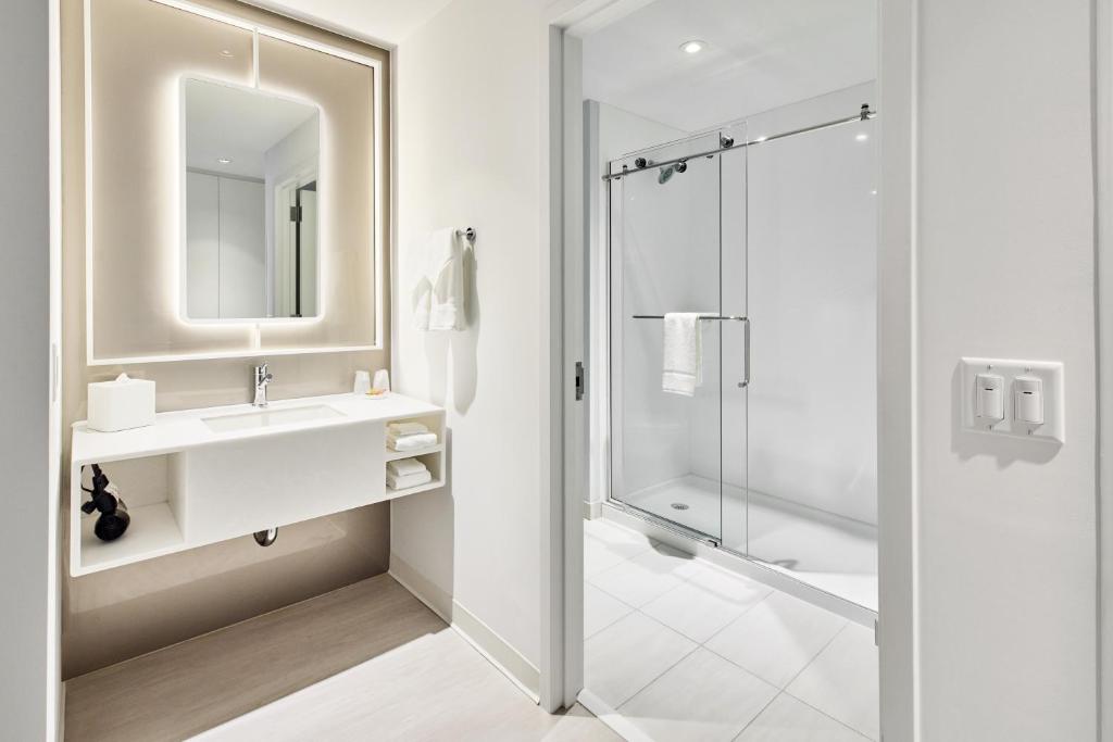 Universal's Terra Luna Resort, Orlando (updated prices 2025)