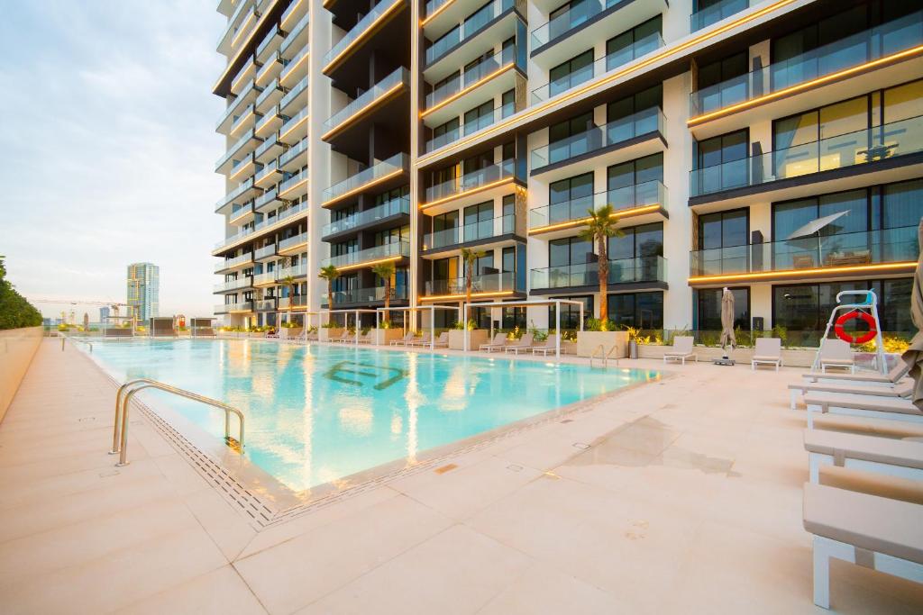 Skyline Views & Calm Nights - 1BR JVC and Free Baby Gear, Dubai ...