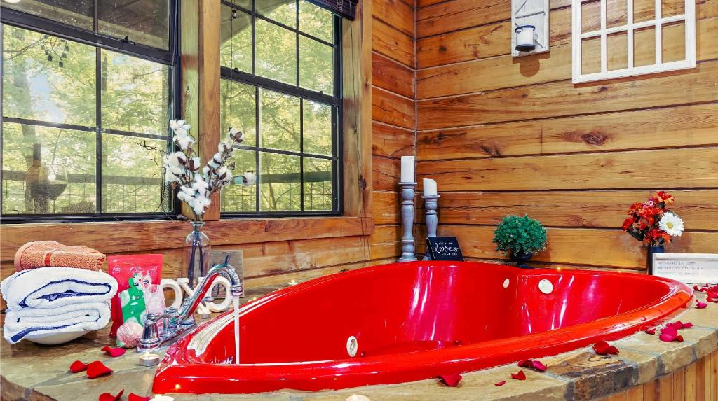Enchanted Romance - Private, Heart Shaped Tub, Hot tub, Fireplace ...