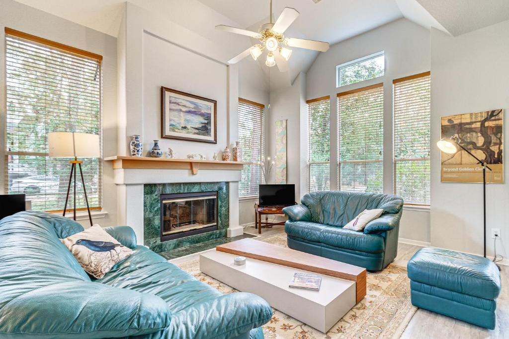 Hot Tub, Fire Pit Retreat in The Woodlands!, The Woodlands की (2026 के ...