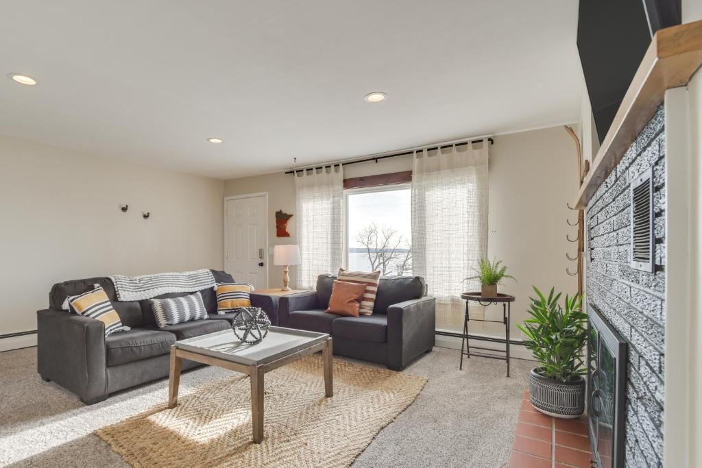 Fire Pit, Waterfront and Boat Dock Detroit Lake Gem, Detroit Lakes ...