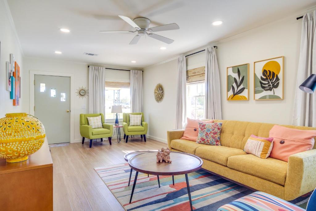 Colorful and Retro Perkinston Cottage with Yard!, Wiggins ...