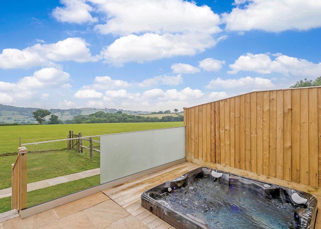 Larkshayes Cottages, Hawley Bottom (updated prices 2026)