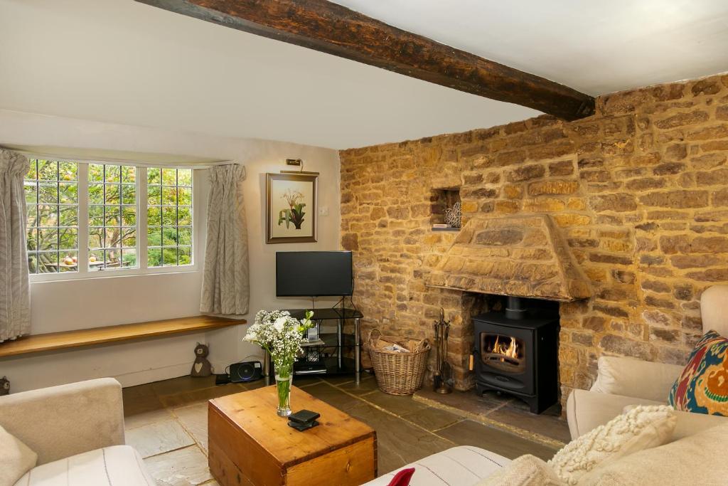 Cherry Tree Cottage - 3 Bed Countryside Retreat!, Eydon (updated prices ...