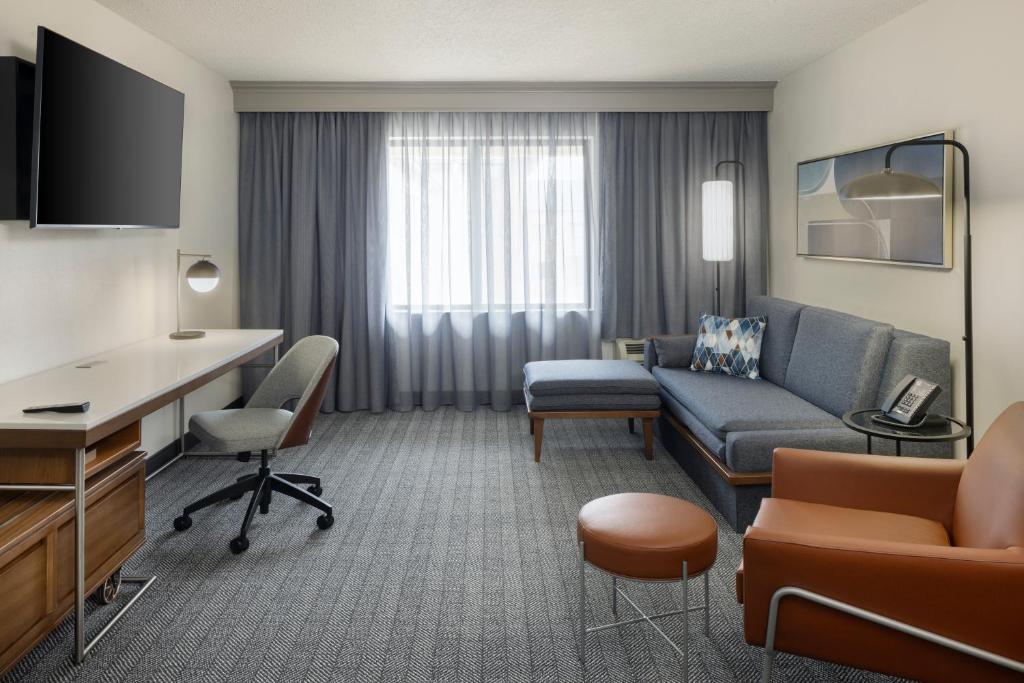 Courtyard by Marriott Springfield Airport, Springfield (updated prices ...