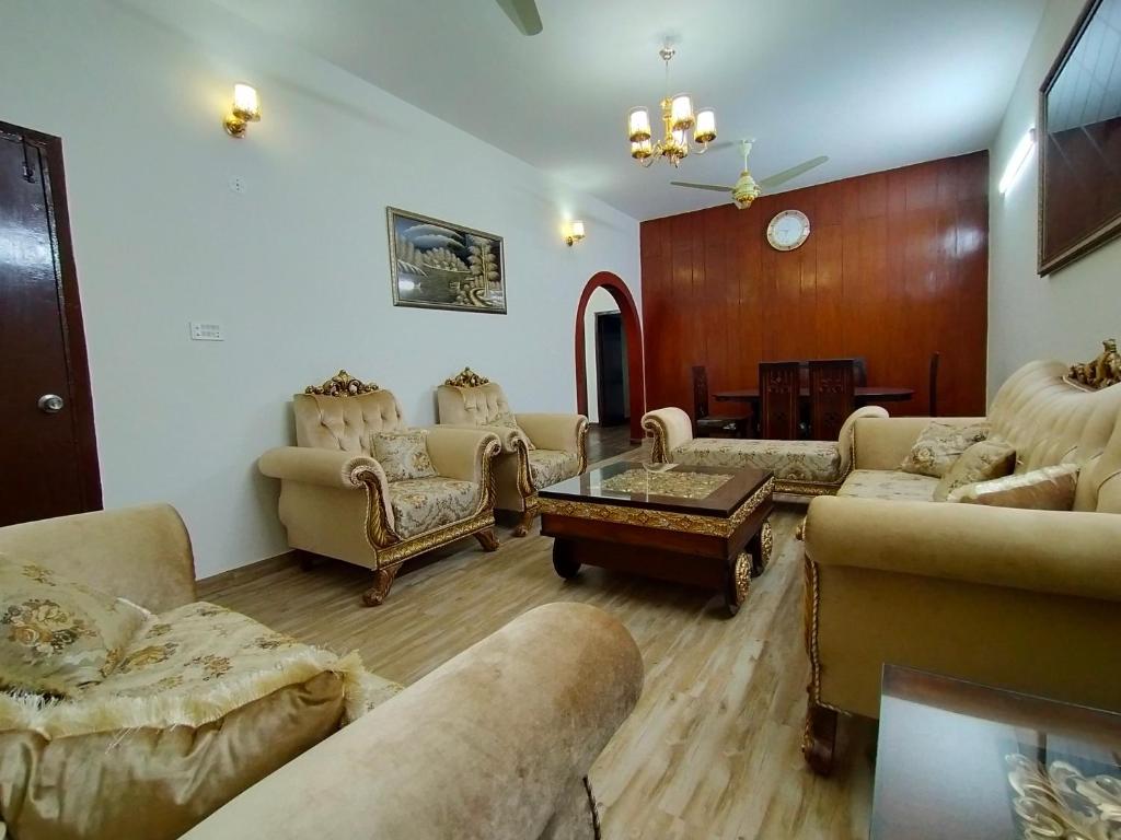 Furnished portion, Karachi (precios actualizados 2025)