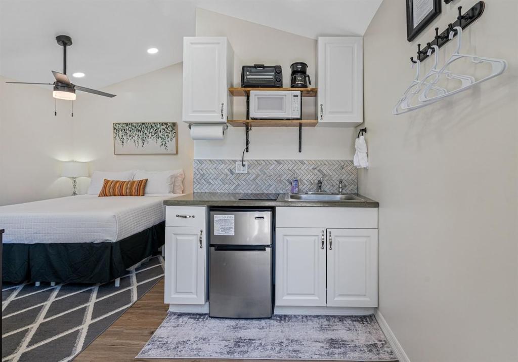 Tiny Home Near USF and Downtown! Patio, Fast Wi-fi, Tampa (precios ...
