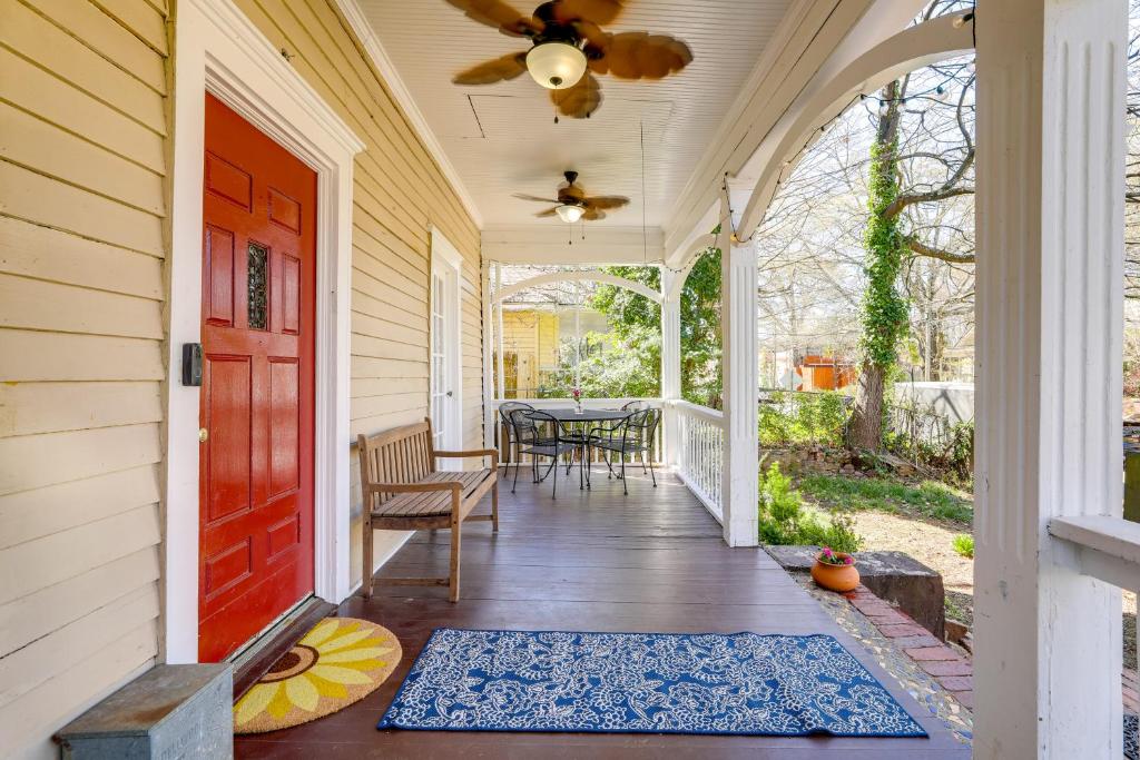 Steps to Shops and Eats Decatur Home with Large Yard, Decatur (updated ...