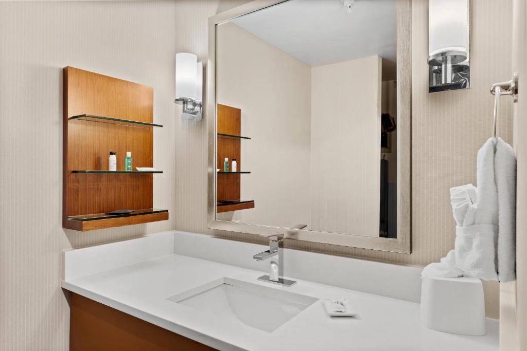 Delta Hotels by Marriott Mount Pleasant, Racine (updated prices 2025)