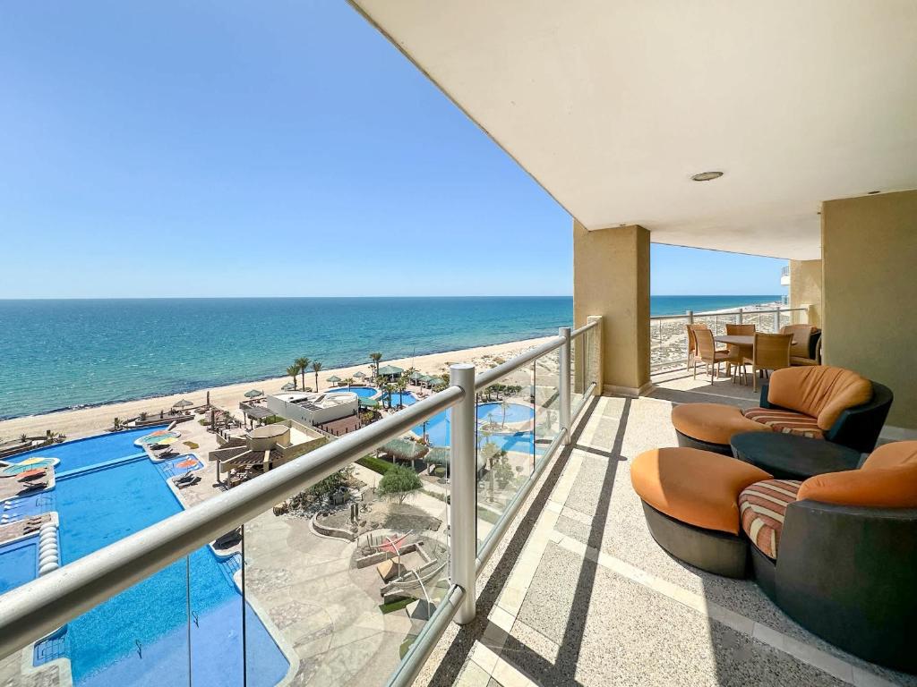 Tranquil Tides Oceanfront Family Oasis #703, Playa Encanto (updated ...
