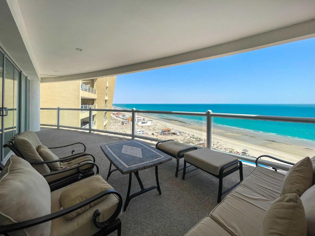 Oceanfront Condo with Astonishing View #1103, Playa Encanto (updated ...