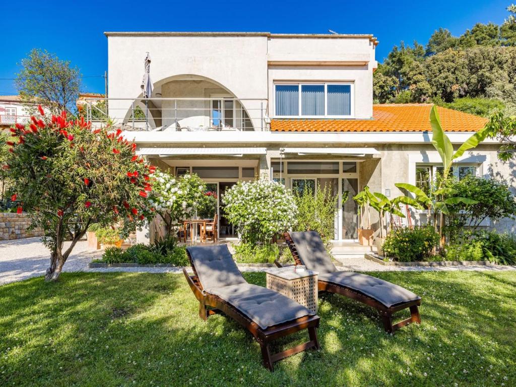 Apartment near Rab Beach, Banjol (updated prices 2025)