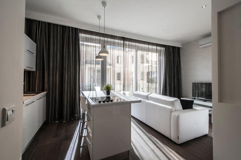 Modern Gem opposite Mercury Towers 201, St. Julianʼs (updated prices 2025)