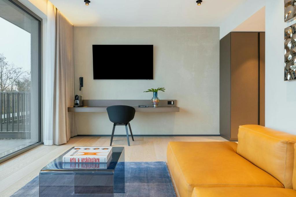 DAS AFFALTERBACH, Stuttgart, Autograph Collection, Affalterbach ...