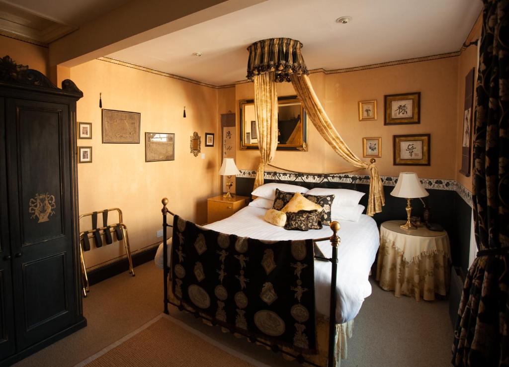 Britannia House, Lymington (updated prices 2025)