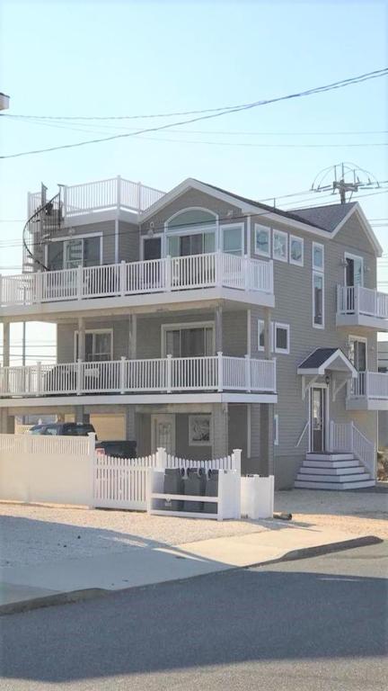Single Family, Brant Beach,Ocean Block, Beach Badges, Roof Top Deck ...