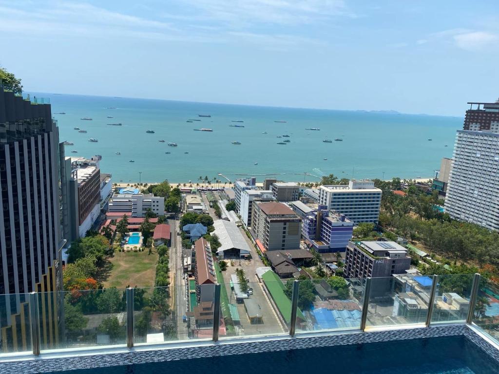 The base in pattaya city, Pattaya central (precios actualizados 2025)