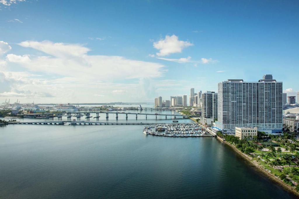 DoubleTree by Hilton Grand Hotel Biscayne Bay, Miami (updated prices 2025)
