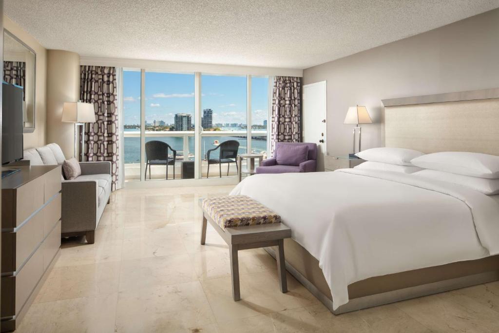 DoubleTree by Hilton Grand Hotel Biscayne Bay, Miami (updated prices 2025)