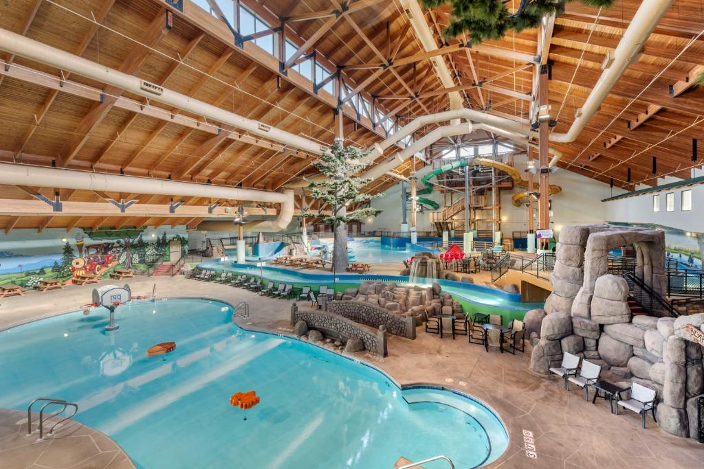 Three Bears Resort Waterpark Near Tomah Ascend Collection, Warrens ...
