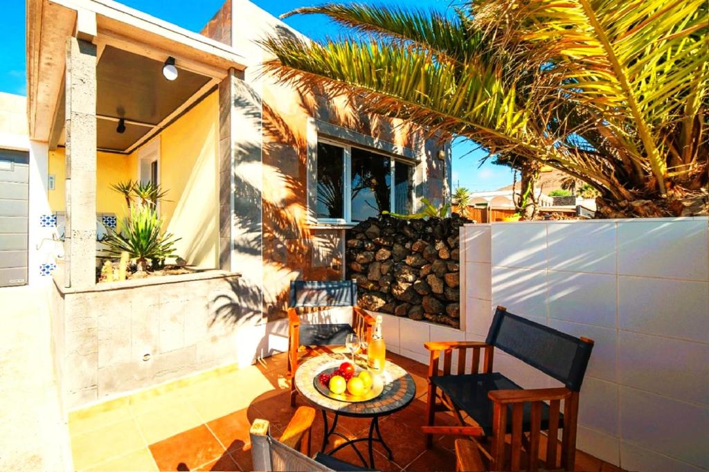 Tiny House MADORA - sea view - amazing garden - quiet location - Bodegas & hiking trails nearby ...