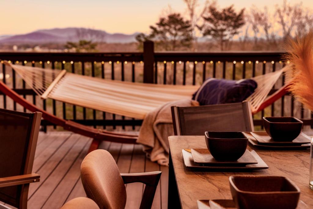 Open Skydeck with Spectacular View and Hot Tub, Sevierville (updated ...