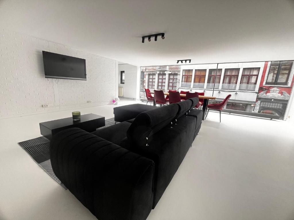 Cube 21, Mons (updated prices 2025)