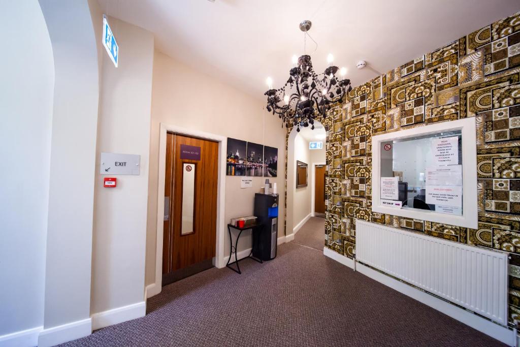 OYO The Arch, Wembly Stadium, London (updated prices 2026)