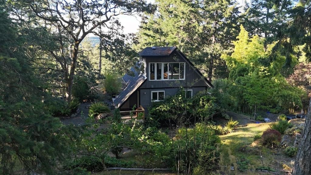Wedgewood house cottage in Metchosin, Victoria (updated prices 2025)