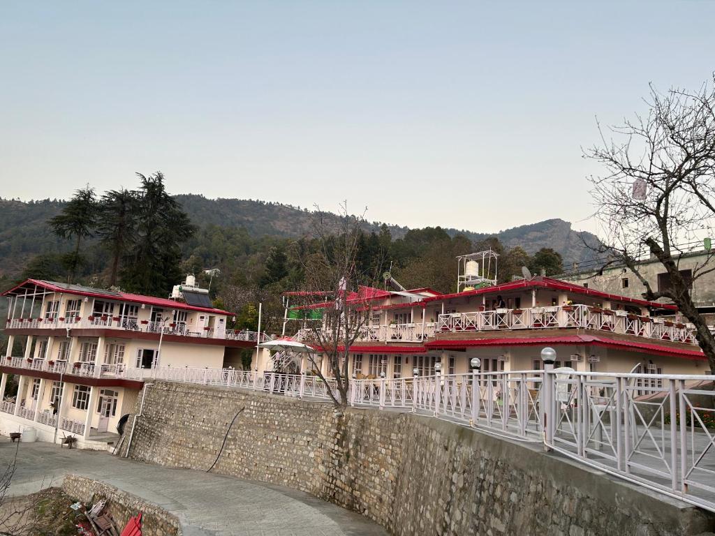The Whitegrove Retreat, Mukteshwar (precios actualizados 2026)