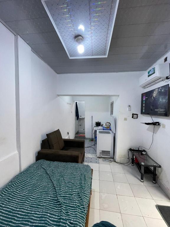 Beau studio rénové au campus UNIKIN ref plateaux des professeurs à ...