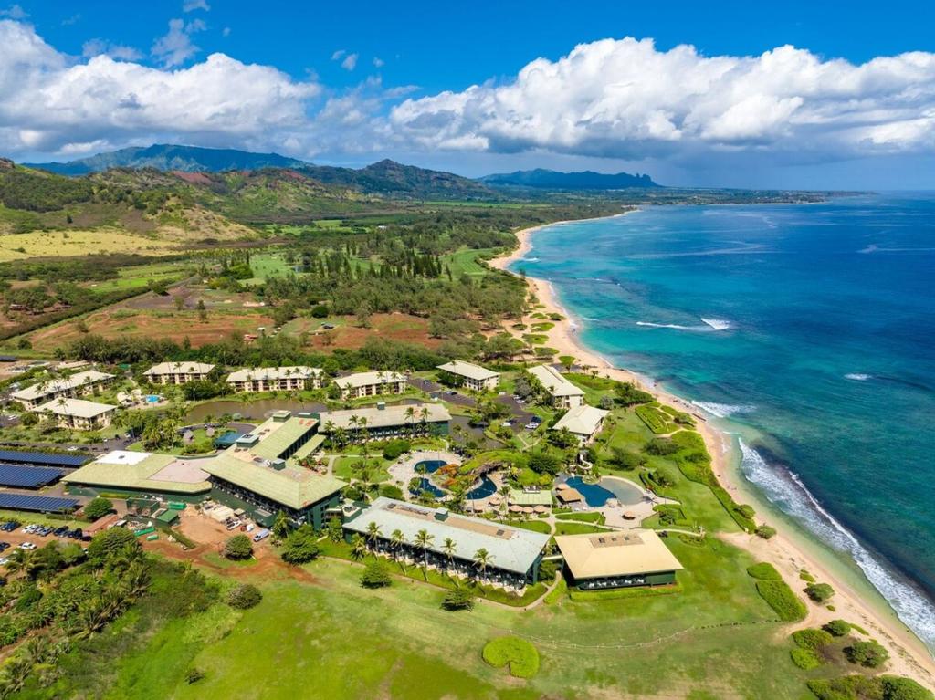 Mountain View, 4 Star Beachfront Resort, Lanai, AC, Pool, Restaurant ...