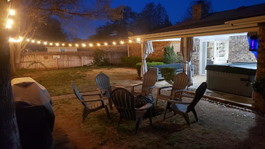 Hot Tub, Privacy, sleeps 11 & TONS of Space!, Lubbock (aktualisierte ...