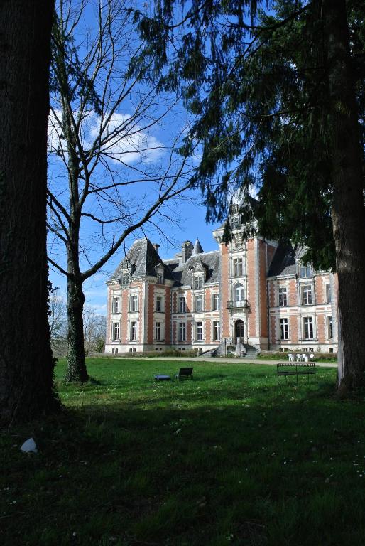 Château de Puycharnaud, Lacaud (tarifs actualisés, 2026)