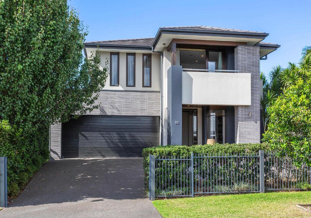 Luxe Retreat Shell Cove - Walk to Marina, Shellharbour (updated prices ...