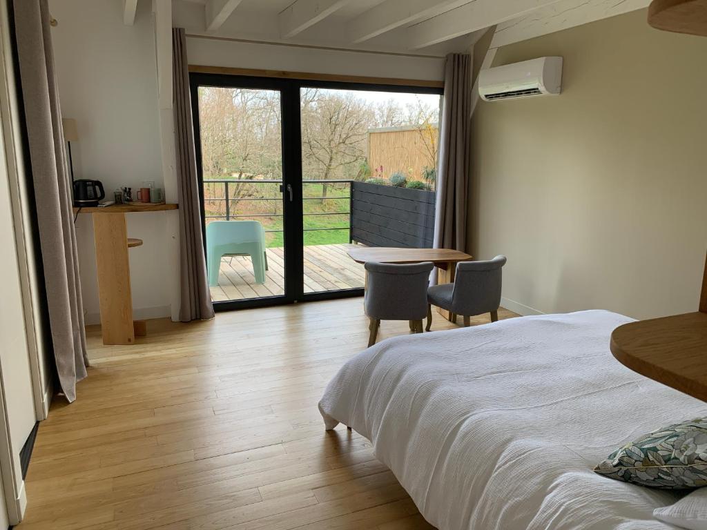 Aux Logis de Fonfroide Chez Mylène & David, Marcolès (updated prices 2026)