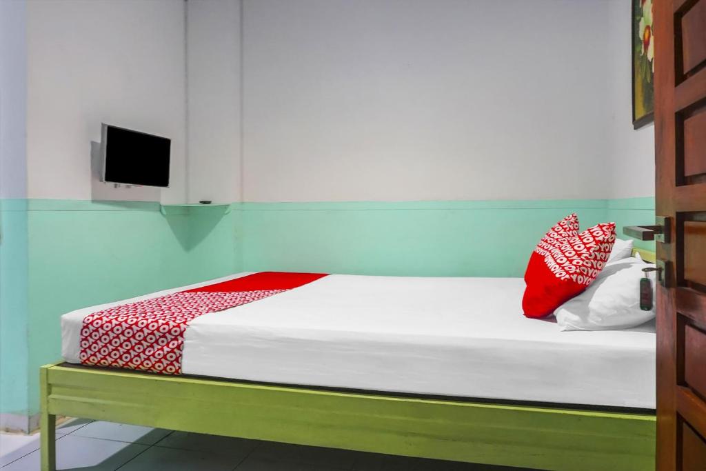 Hotel O Wisma Favorite Makassar Near Benteng Rotterdam, Makassar ...