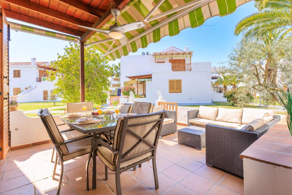 Punta Prima Villa Tini, La Pineda (updated prices 2026)