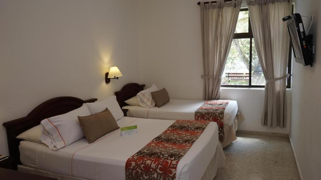 Hotel y Cabañas - Centro Vacacional Comfandi Lago Calima, Calima ...