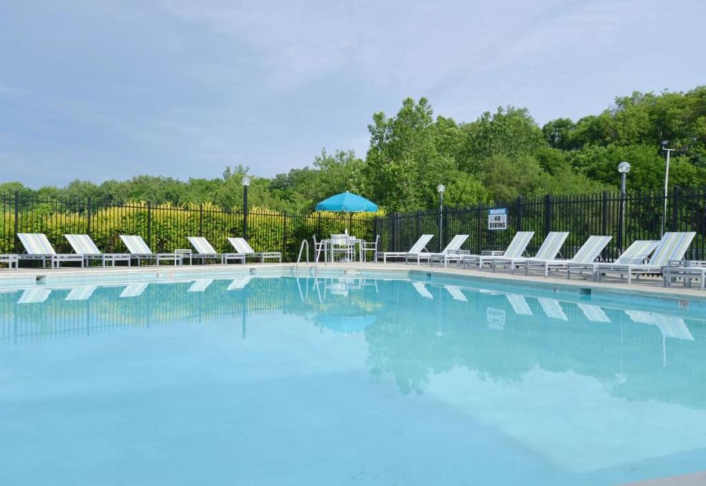 Riverbend Castleton Resort Style Apartments by Barsala, Indianápolis ...